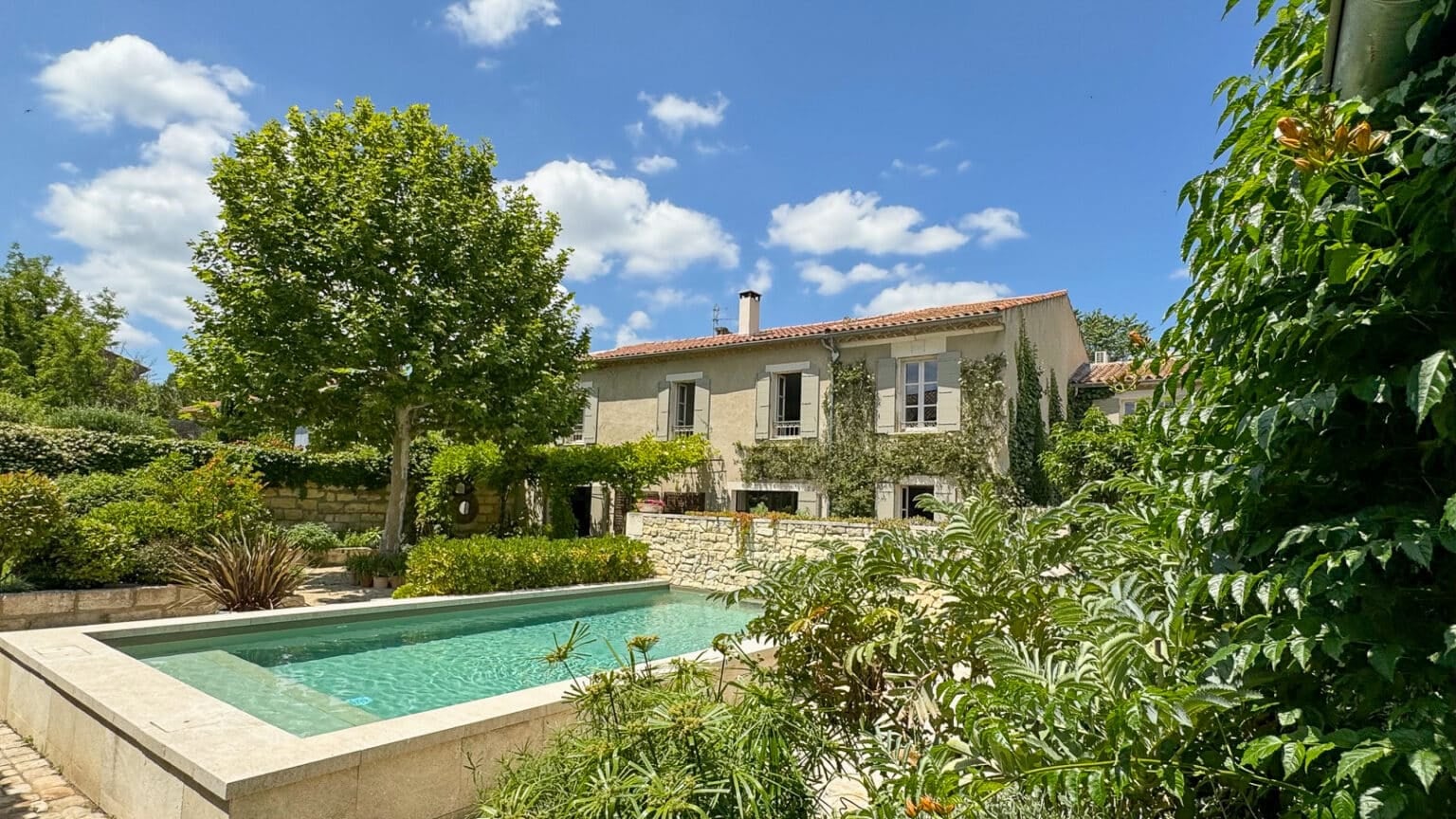 Vacation rental agency | Provence holidays | heated pool
